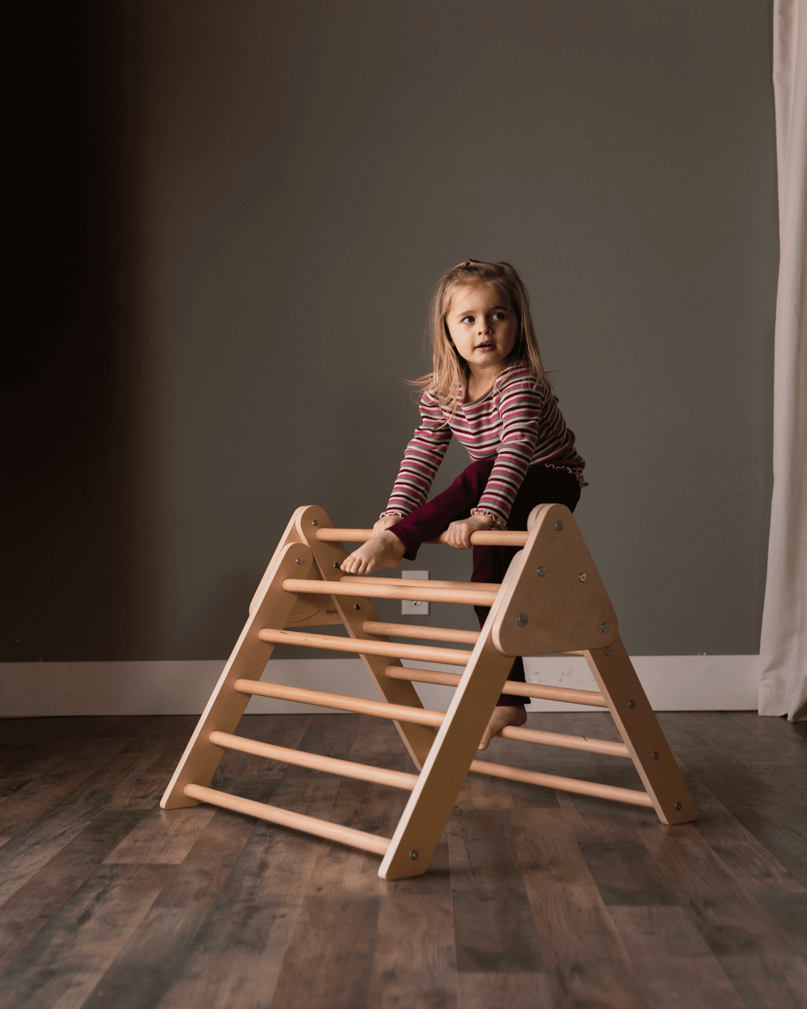 Small Pikler Triangle | Young Climbers – Cassarokids